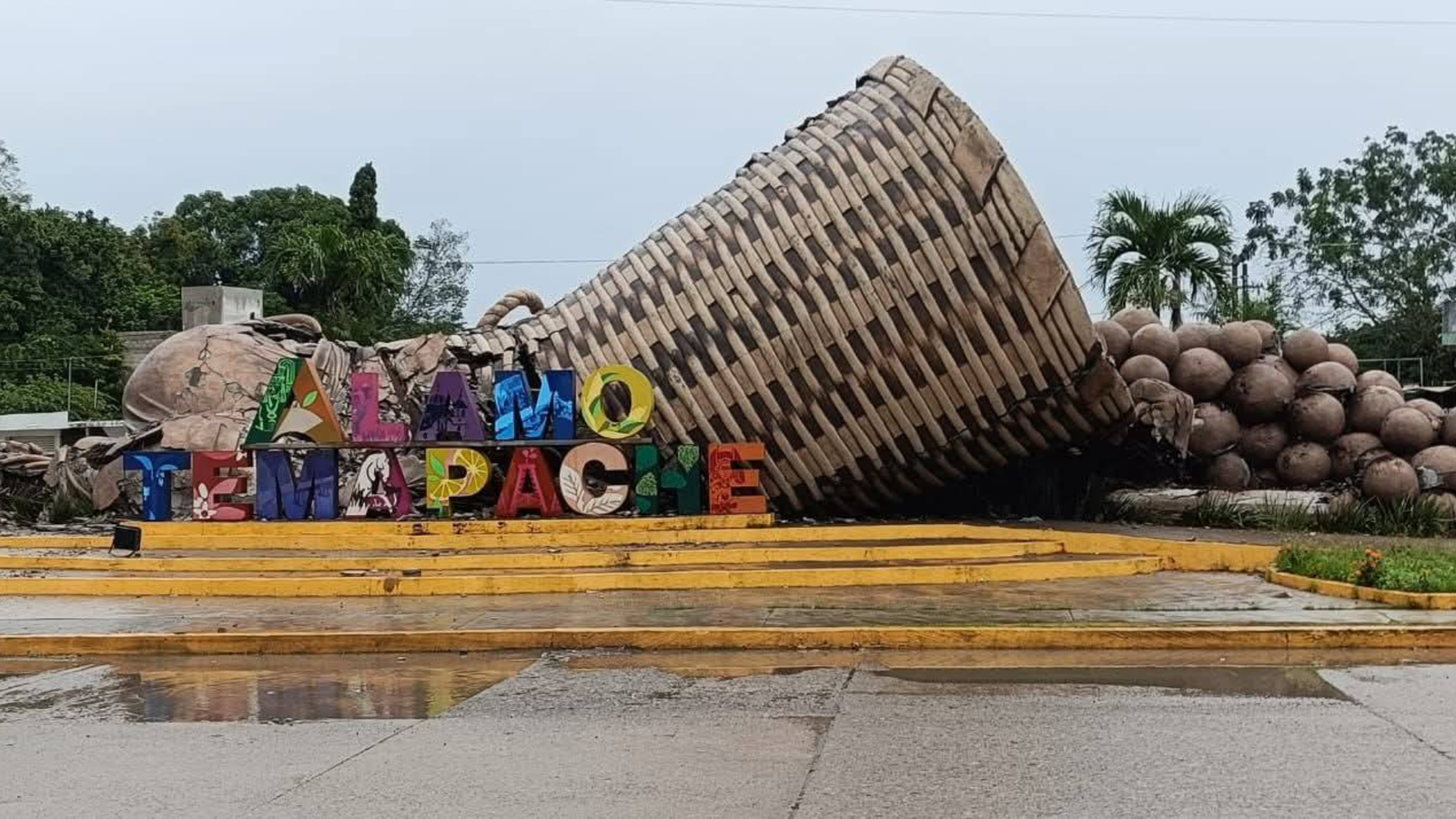 Se cae el emblemático monumento del Colotero en Álamo Temapache ...